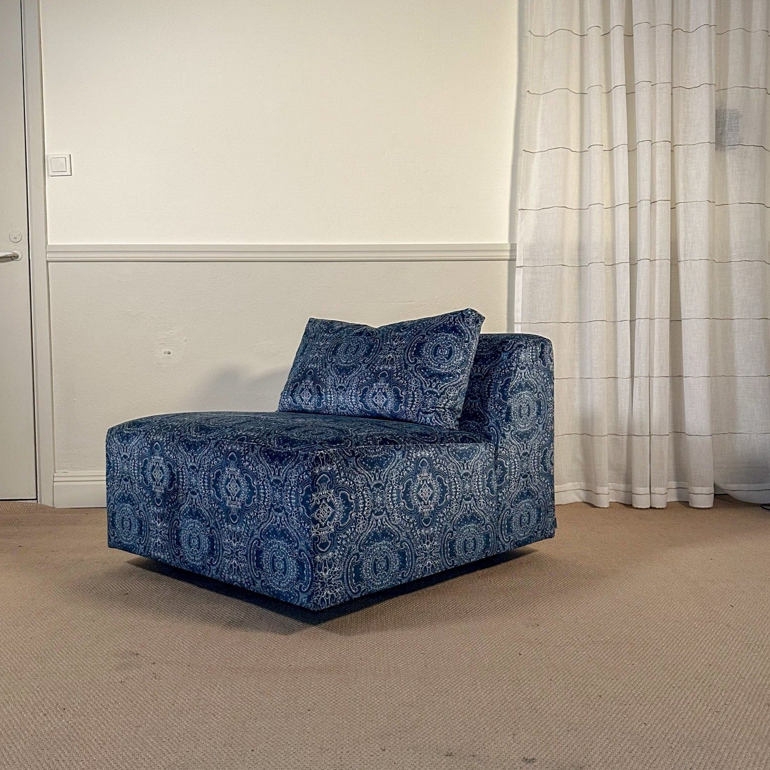 Outlet - Level Armchair